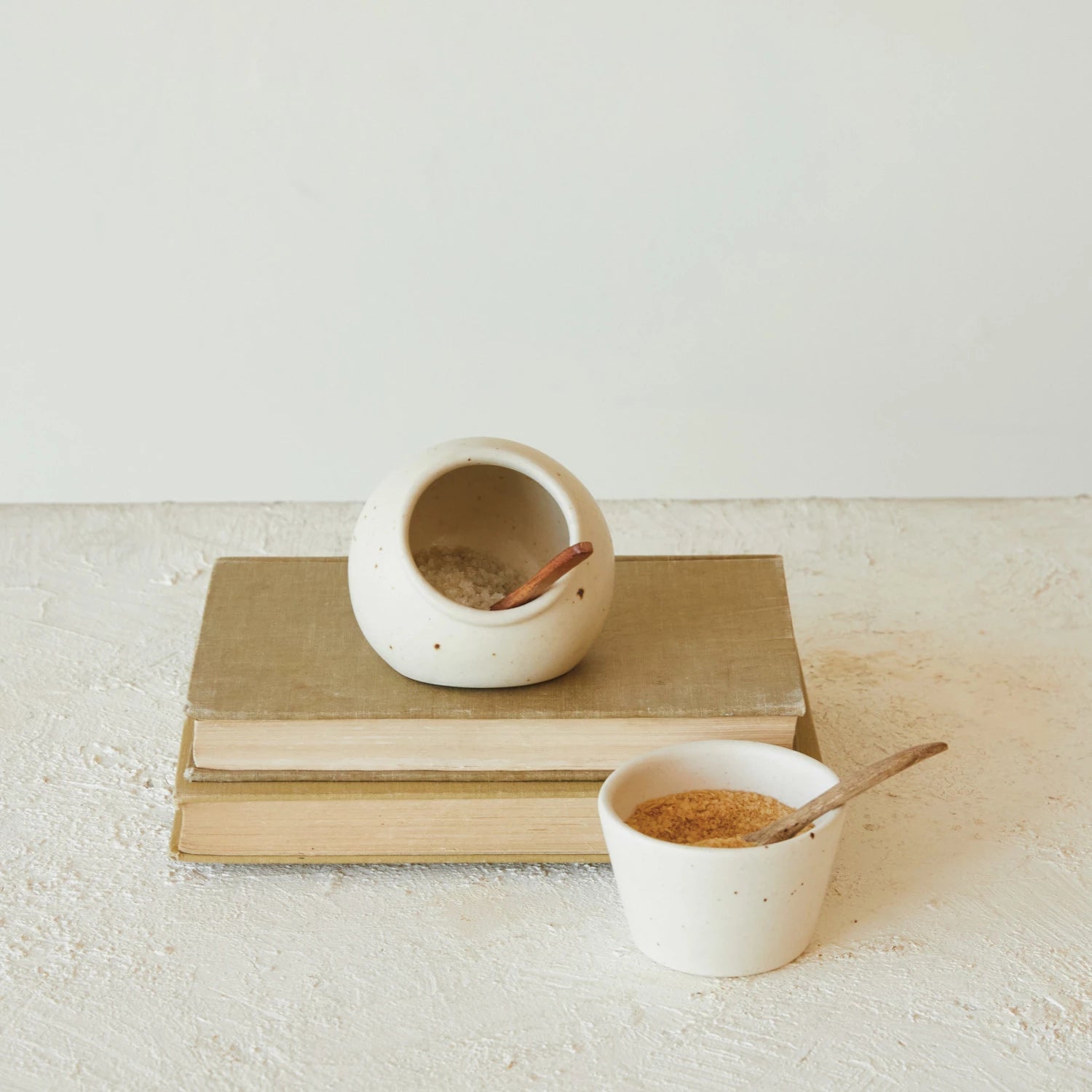 3" Stoneware Bowl w/Mango Wood Spoon – Windy Nest